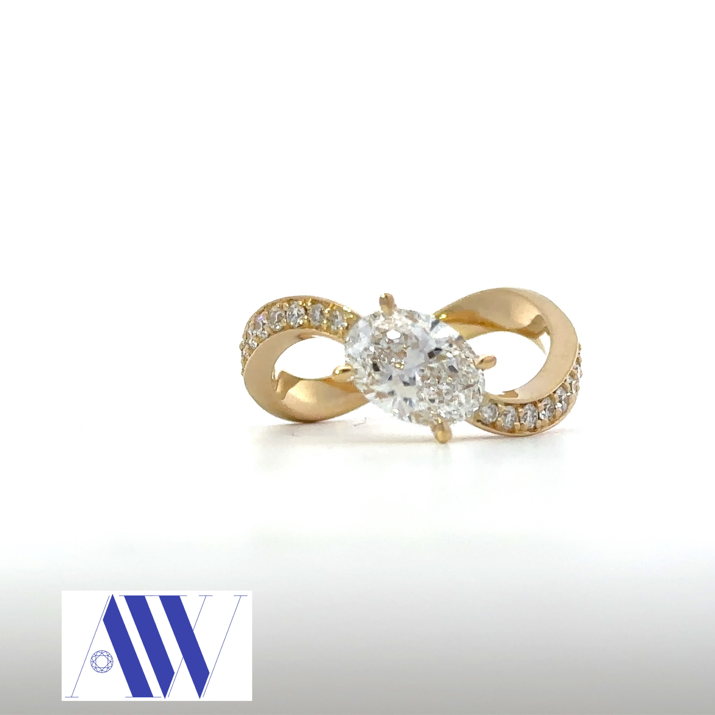 Elegant Gold & Diamonds Infinity Ring